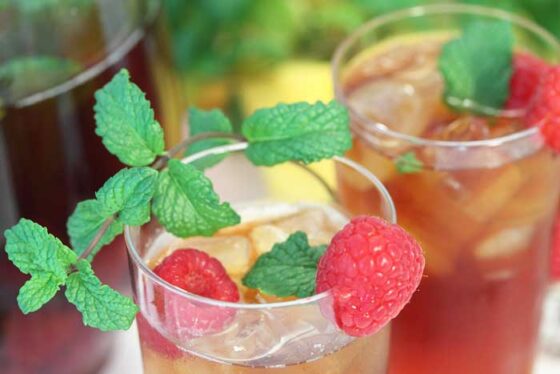 Raspberry Mint Iced Tea - 2 Cookin Mamas
