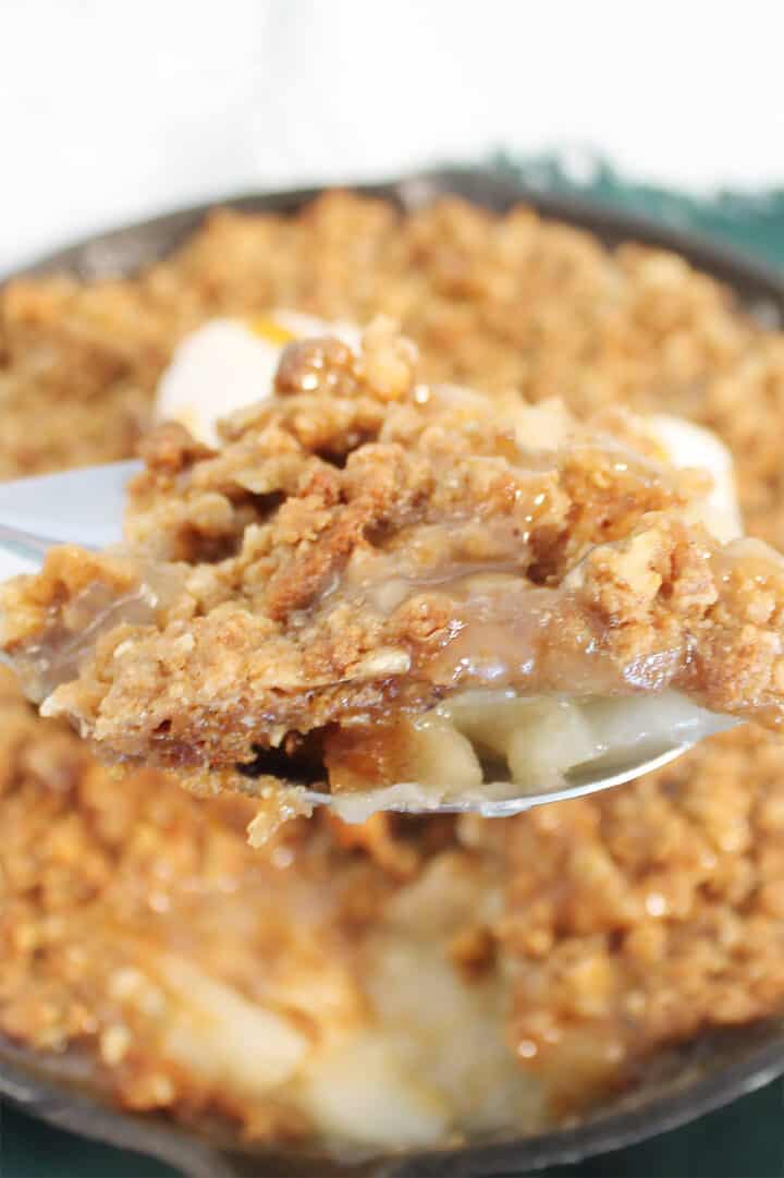 Pear Crumble with Gingersnaps