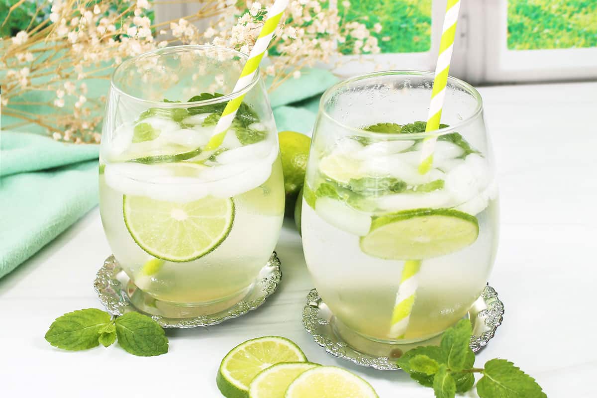 Hugo Spritz Cocktail (Simple & Light)