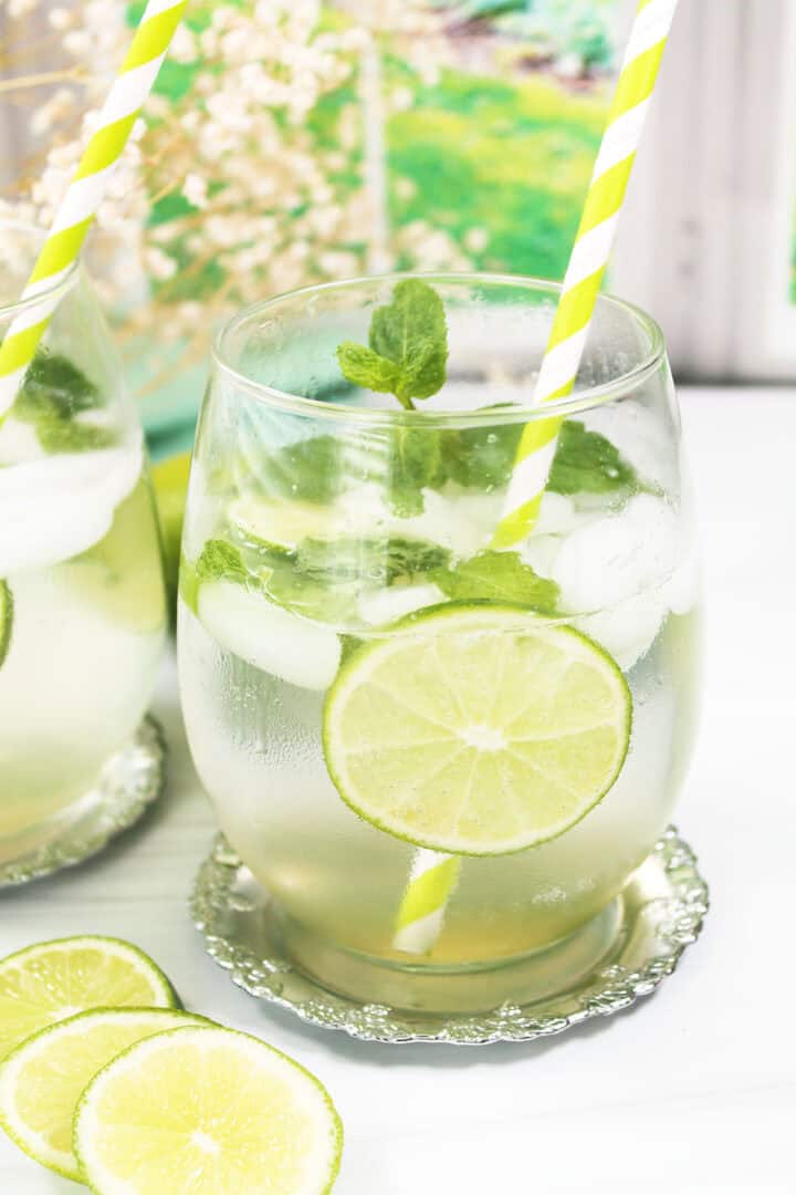 Hugo Spritz Cocktail (Simple & Light)